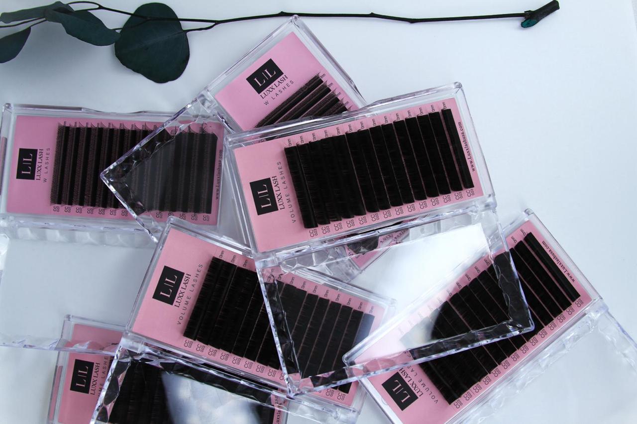 Choosing the Right Eyelash Extensions: Volume, Natural, and Lash Types ...